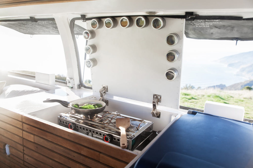 The transformation of a cargo van into a mobile studio - Setaprint, an ...